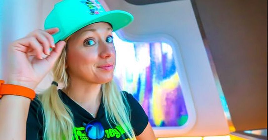 Beat The Heat At Magic Kingdom! Walt Disney World In The Summer Heat ...